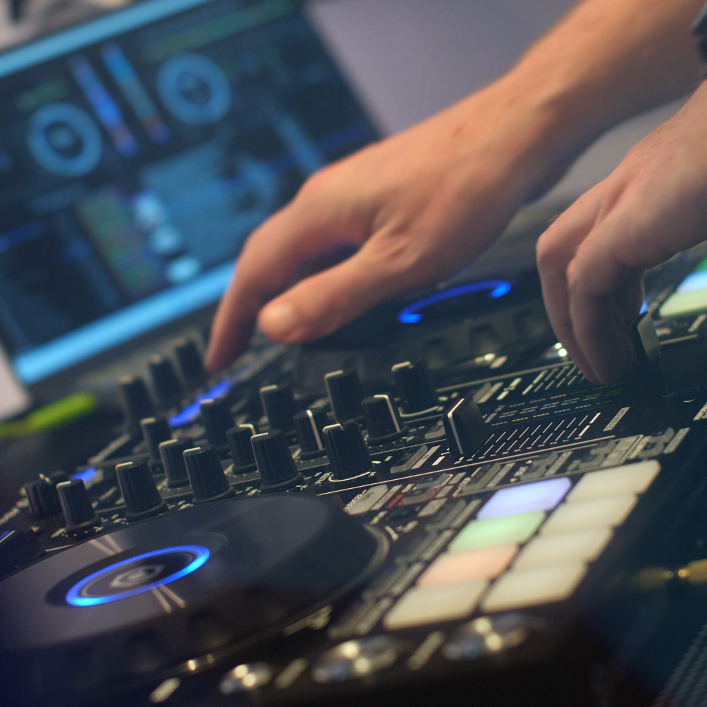 London DJ Live (DJ/sax/vocals) - HH Entertainment